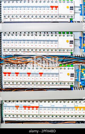 electricity distribution system with fuses and overvoltage protection ...