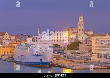 Anchored ferries in the port of Bari Italy Stock Photo - Alamy