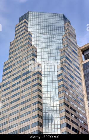 NYC Financial District: The glass-chamfered corners of 32 Old Slip ...