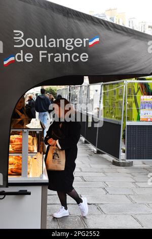 "Boulanger de France" French Bakery in Paris - France Stock Photo - Alamy