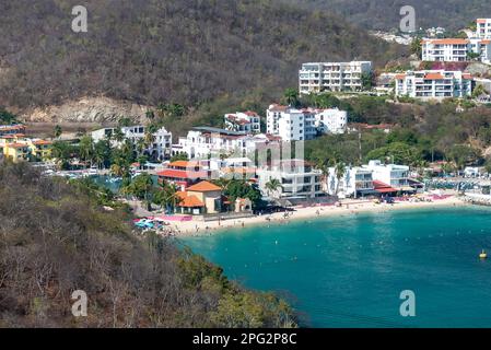 Huatulco in Mexico: the main beach, Playa Chahué Stock Photo - Alamy