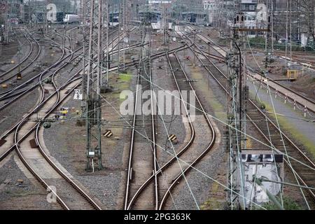 Equal systems and overhead lines at Essen Central Station, feature ...
