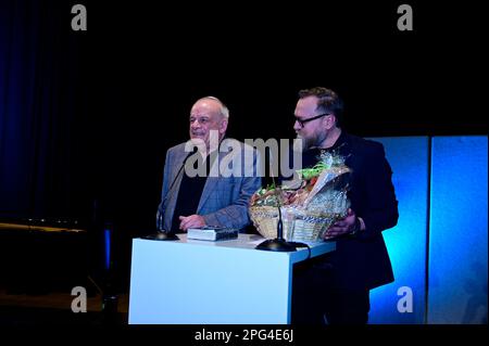 Im Bild: Peter Hahne und Eugen Böhler.Peter Hahne bei seinem Vortrag ...