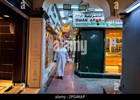 Scenes inside the Mutrah Souq bazaar, Muscat, Oman Stock Photo - Alamy