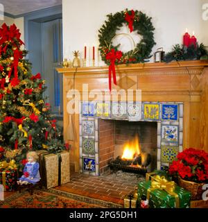 Living room with old-fashioned 1980s style furnishings Stock Photo - Alamy