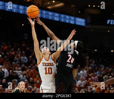 Texas guard Shay Holle (10) shoots against Oklahoma guard Payton ...