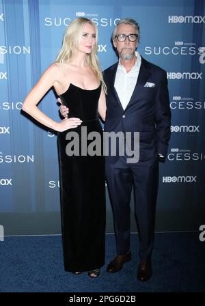 USA. Justine Lupe and Alan Ruck in the ©HBO TV show: Succession -season ...