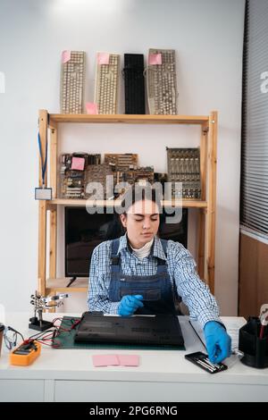 laptop disassembling with screwdriver at repair shop Stock Photo - Alamy