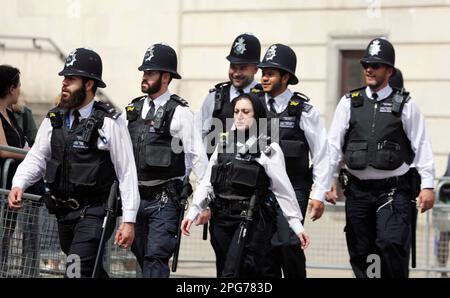 File pics shows: Met Police in the Mall including a female muslim ...