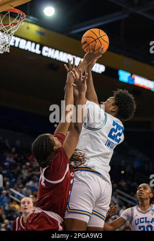 Oklahoma forward Liz Scott (34) defends against Kentucky forward Teonni ...