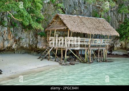 A paradisiacal beach cove in Coron, Palawan in the Philippines with ...