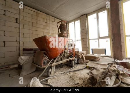 A specialized mixer for mixing dry plaster with water and automatically ...