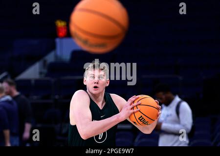 Michigan State forward Jaxon Kohler (0) drives to the basket during ...