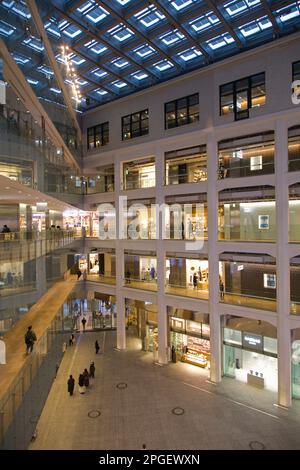 Japan, Tokyo, Marunouchi, KITTE, commercial centre, shopping Stock ...