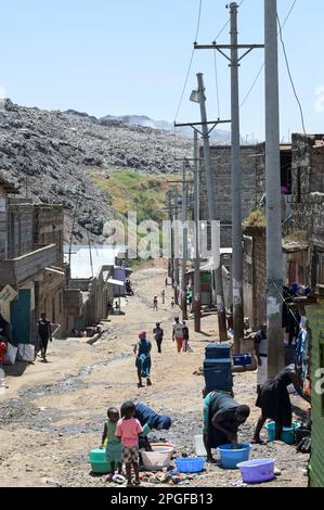 KENYA, Nairobi, Korogocho slum, houses close to Dandora waste dumping ...