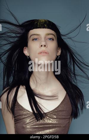Model with gold glitter at brows and hair Stock Photo - Alamy