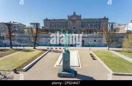 Sun Singer statue is located in Stromparterren, the oldest public park ...