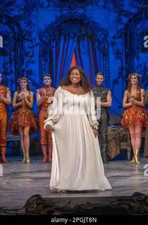 soprano Angel Blue, curtain call, La Traviata, Metropolitan Opera House ...