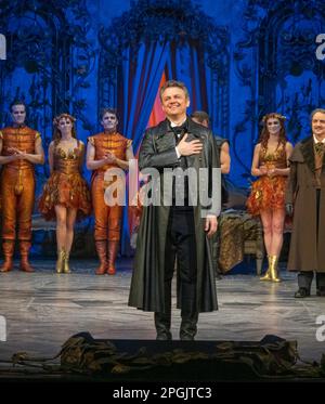 curtain call, La Traviata, Metropolitan Opera House, New York City, USA ...