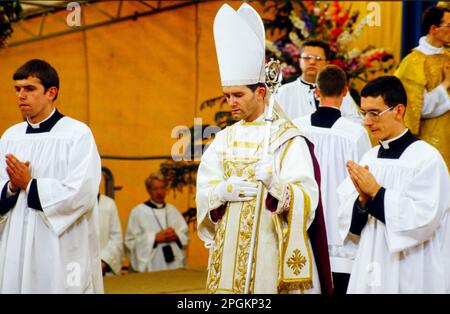 Archives 90ies: La Fraternité sacerdotale Saint-Pie X seminary, Econe ...
