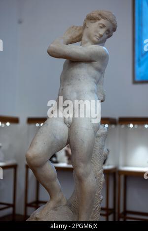 Unfinished work by Michelangelo - David or Apollo - in the Bargello ...