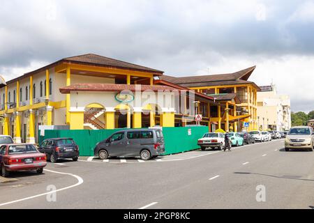 Kompleks Utama Bumiputra Temburong and other buildings near Sungai ...
