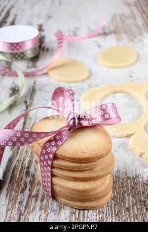 Shortcrust, Cookies, Bow Stock Photo - Alamy