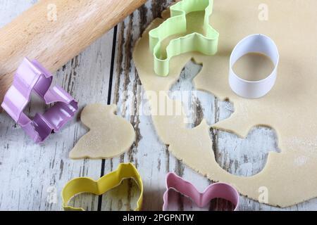 Shortcrust pastry and cookie cutters Stock Photo - Alamy