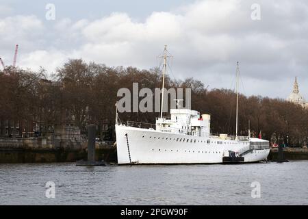 HQS Wellington ship moored on the Thames in London, England, UK Stock ...