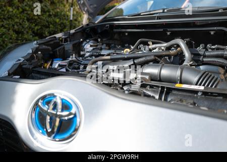 toyota yaris hybrid engine bay power plant Stock Photo - Alamy