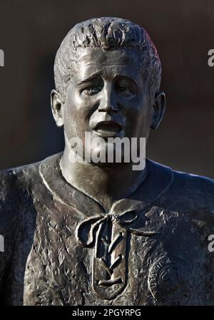 Bronze statue of Helmut Rahn, artist Inka Uzoma, Helmut-Rahn-Platz ...