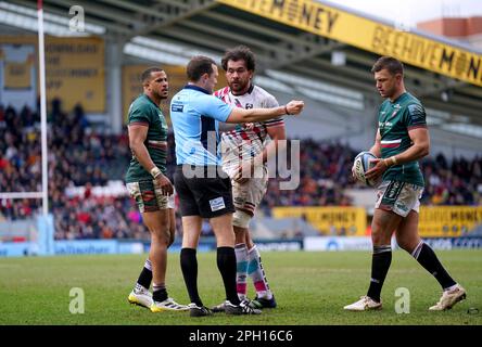 Bristol Bears' Steven Luatua is shown a yellow card by referee Matthew ...