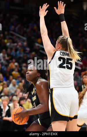 Colorado center Aaronette Vonleh (21) shoots over Stanford forward ...