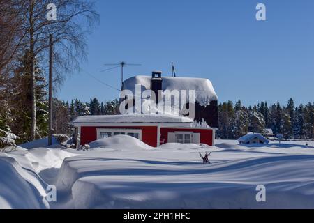 Beautiful super Finnish winter landscape with red wooden finnish house ...