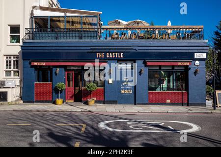 The Castle Pub Islington on Pentonville Road. London Pub with a roof ...