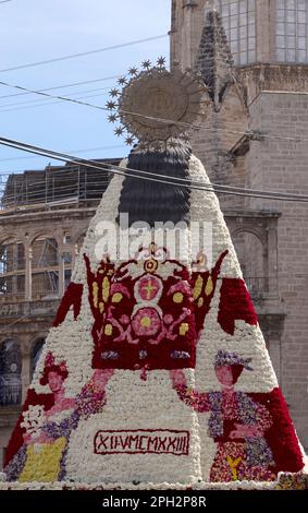 Ofrenda del Flowers,flower offering takes place with Spaniards dressed ...