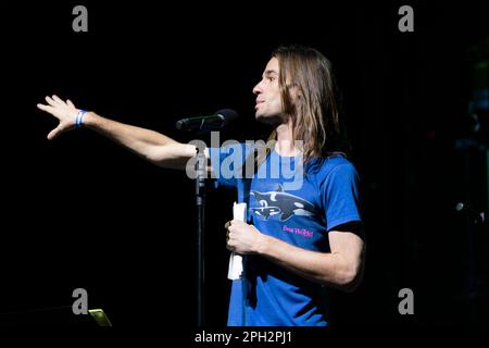 Daniel Rugg Webb performing Stand Up Comedy Stock Photo - Alamy