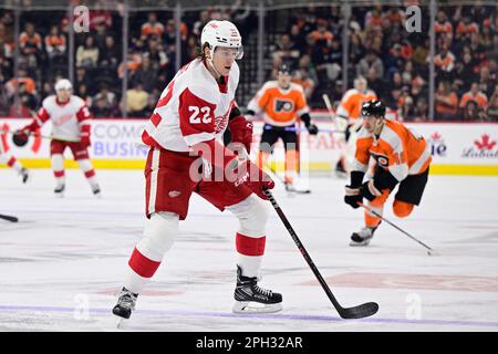 Detroit Red Wings' Matt Luff (22) skates towards the bench after being ...