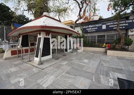 Samadhi Memorial of Rabindranath Tagore. Nimtala crematorium, Kolkata ...