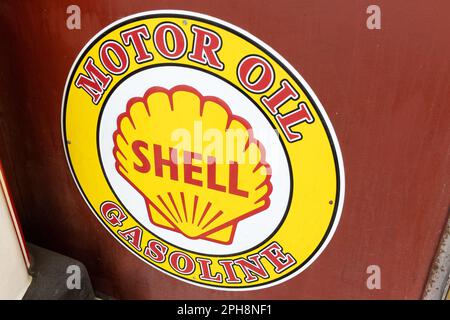 Old shell motor oil metal cans Stock Photo - Alamy