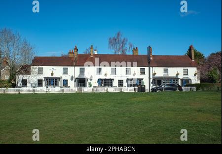 The Two Brewers Public House, Chipperfield Common, Hertfordshire Stock ...