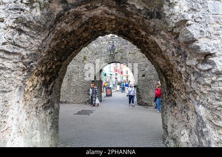 The medieval town walls of Tenby, Pembrokeshire, Wales, UK Stock Photo ...