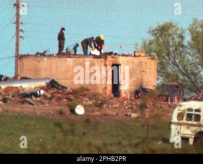 April 21, 1993, Mount Carmel, Texas, USA: Aftermath of the fire at the ...