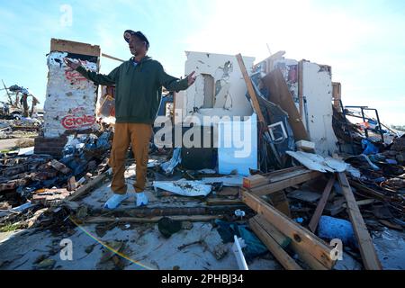 Jermaine Wells, neighbor of Lonnie and Melissa Pierce, who were killed ...