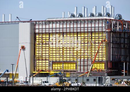 Phoenix, Arizona - March 08 2023: Ongoing construction of Taiwan Semiconductor Manufacturing ...