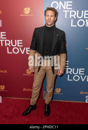 Luke Bracey wearing suit by Alexander McQueen attends premiere of One ...