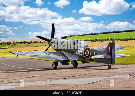 Aircraft, Supermarine Spitfire Mk XIV, Duxford UK Stock Photo - Alamy