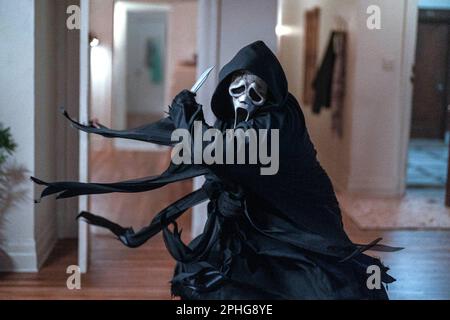 SCREAM VI (2023), directed by MATT BETTINELLI-OLPIN and TYLER GILLETT ...