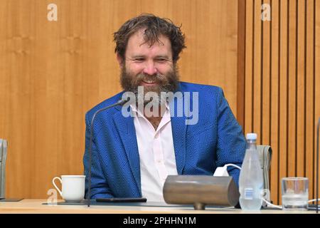 Rewiring Australia Founder Saul Griffith at an Electrify Parliament ...