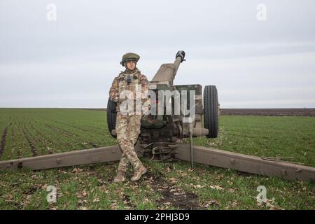 A military howitzer and a soldier standing near it in the UK Stock ...